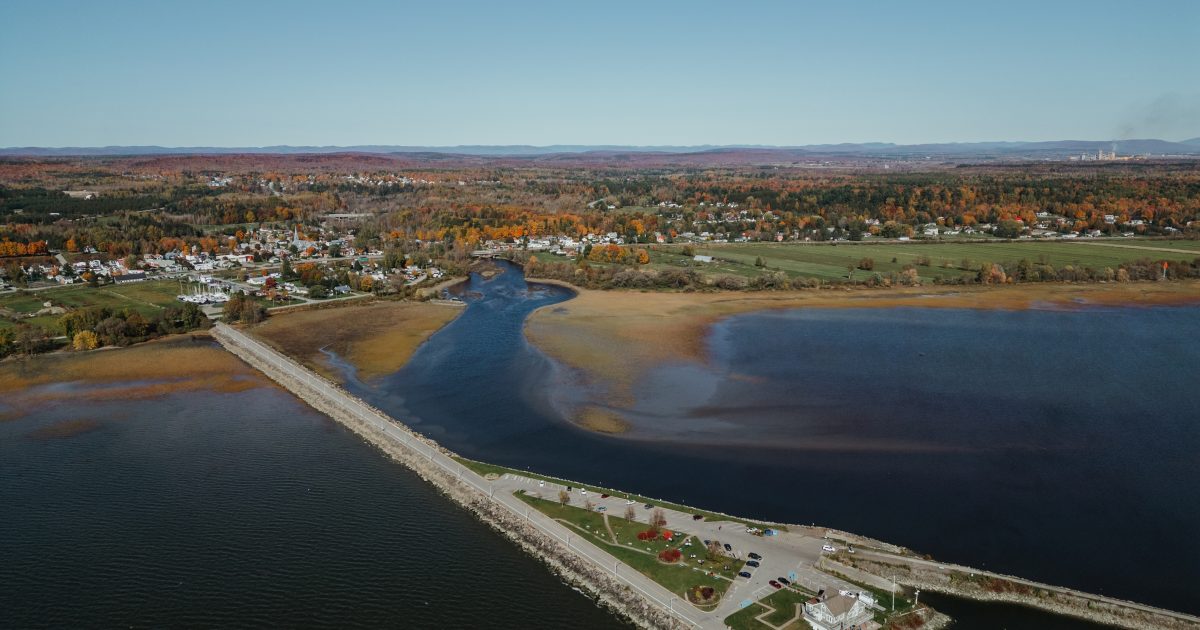 Promenade-Fleuve: fall colours along the shoreline | Tourisme Portneuf